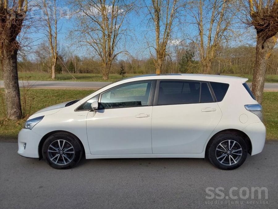 Balts Toyota Verso 2014 Ogre, ar dzinēja tilpumu 1.60 L un nobraukumu 180 tūkst. km par 6500 €, foto 7 vietnē AUTOMOTO.COM.LV