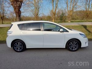 Balts Toyota Verso 2014 Ogre, ar dzinēja tilpumu 1.60 L un nobraukumu 180 tūkst. km par 6500 €, foto 9 vietnē AUTOMOTO.COM.LV