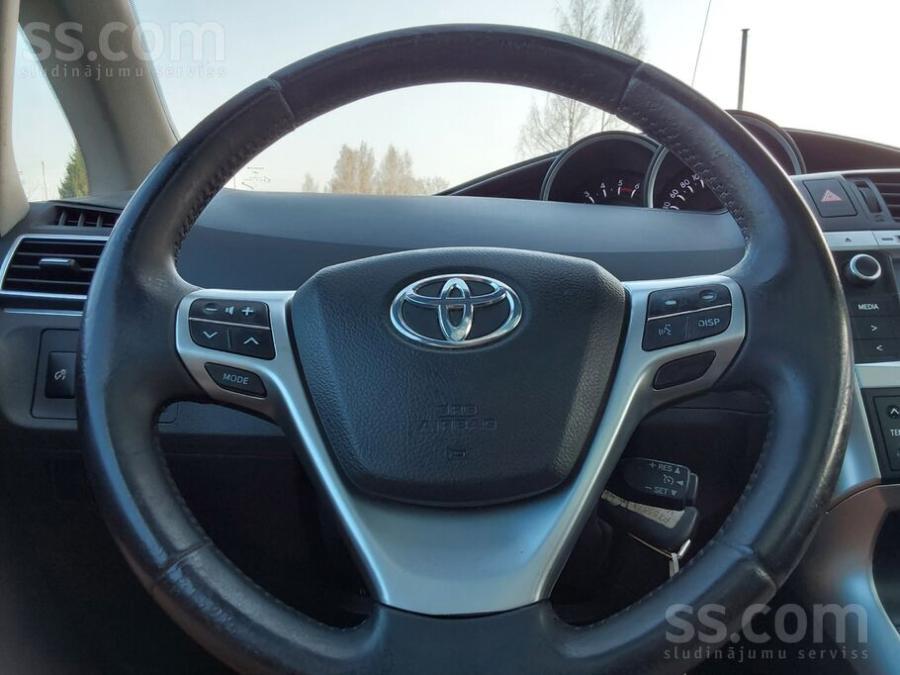 Balts Toyota Verso 2014 Ogre, ar dzinēja tilpumu 1.60 L un nobraukumu 180 tūkst. km par 6500 €, foto 16 vietnē AUTOMOTO.COM.LV