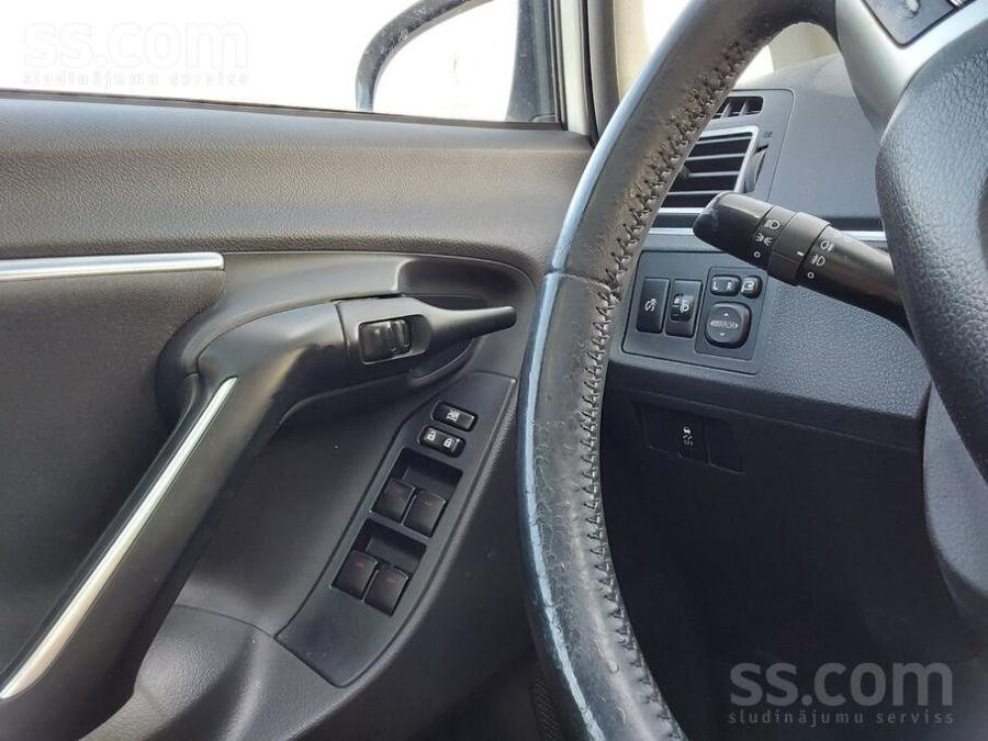 Balts Toyota Verso 2014 Ogre, ar dzinēja tilpumu 1.60 L un nobraukumu 180 tūkst. km par 6500 €, foto 17 vietnē AUTOMOTO.COM.LV