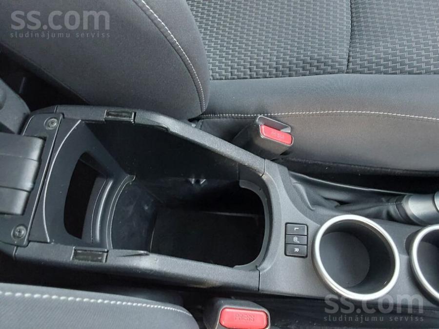 Balts Toyota Verso 2014 Ogre, ar dzinēja tilpumu 1.60 L un nobraukumu 180 tūkst. km par 6500 €, foto 20 vietnē AUTOMOTO.COM.LV