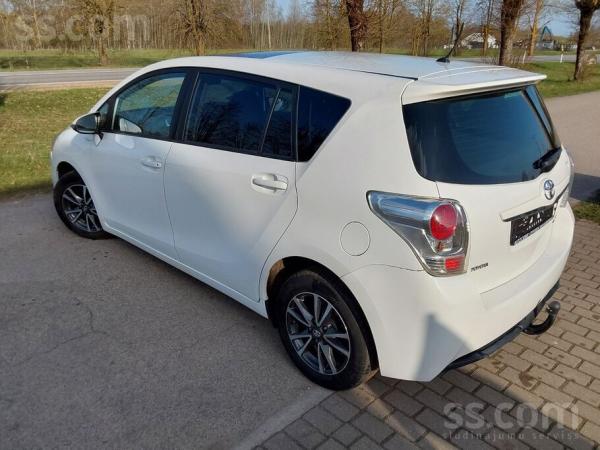Balts Toyota Verso 2014 Ogre, ar dzinēja tilpumu 1.60 L un nobraukumu 180 tūkst. km par 6500 €, foto 4 vietnē AUTOMOTO.COM.LV