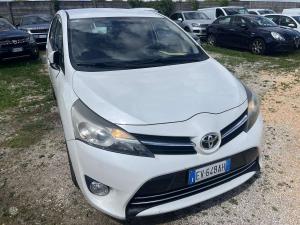 Balts Toyota Verso 2014 Panevēža, ar dzinēja tilpumu 1.60 L un nobraukumu 300 tūkst. km par 3950 €, foto 3 vietnē AUTOMOTO.COM.LV
