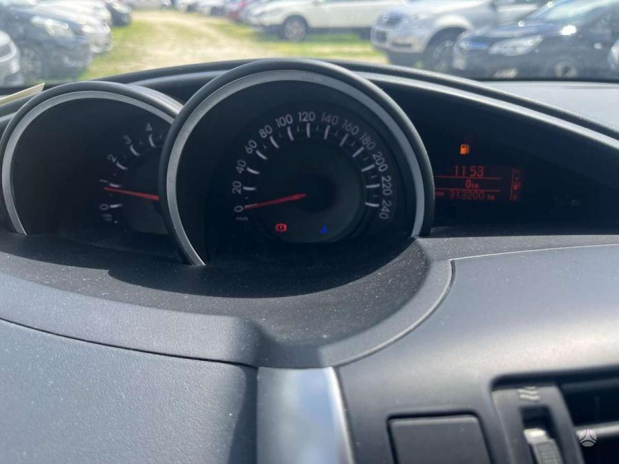 Balts Toyota Verso 2014 Panevēža, ar dzinēja tilpumu 1.60 L un nobraukumu 300 tūkst. km par 3950 €, foto 8 vietnē AUTOMOTO.COM.LV