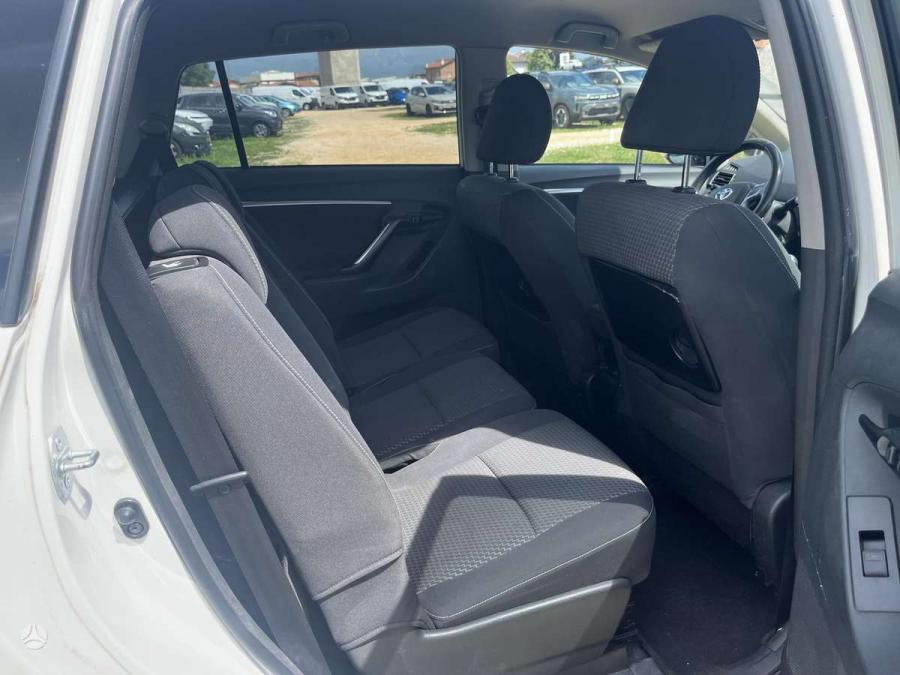 Balts Toyota Verso 2014 Panevēža, ar dzinēja tilpumu 1.60 L un nobraukumu 300 tūkst. km par 3950 €, foto 9 vietnē AUTOMOTO.COM.LV