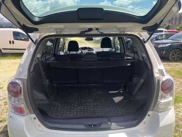 Balts Toyota Verso 2014 Panevēža, ar dzinēja tilpumu 1.60 L un nobraukumu 300 tūkst. km par 3950 €, foto 9 vietnē AUTOMOTO.COM.LV