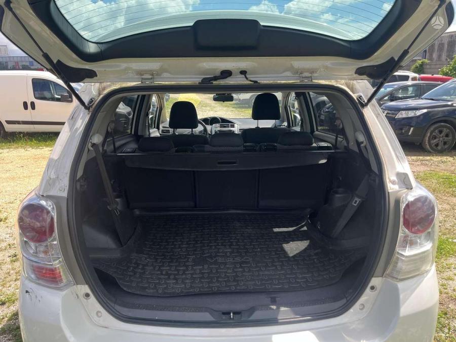 Balts Toyota Verso 2014 Panevēža, ar dzinēja tilpumu 1.60 L un nobraukumu 300 tūkst. km par 3950 €, foto 10 vietnē AUTOMOTO.COM.LV