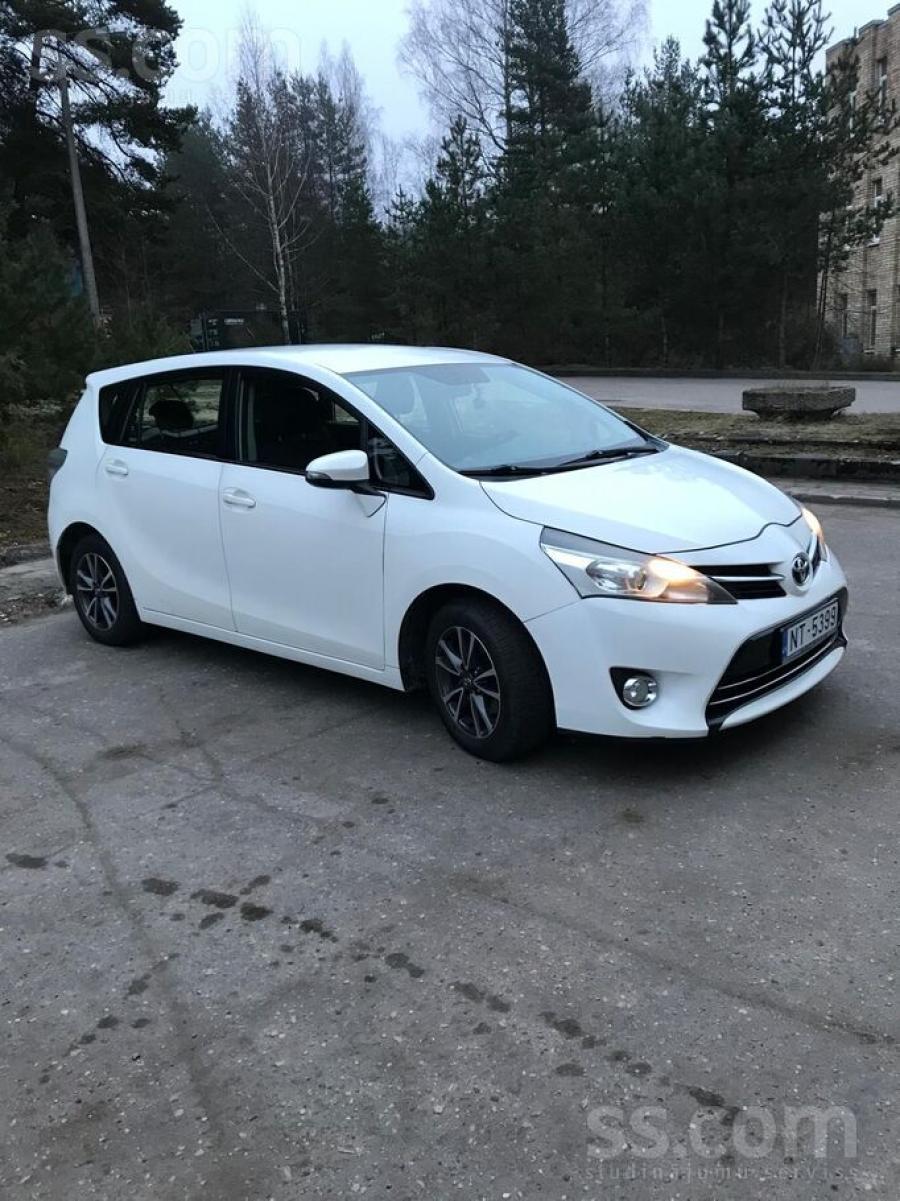 Balts Toyota Verso 2014 Rīga, ar dzinēja tilpumu 1.60 L un nobraukumu 363 tūkst. km par 4700 €, foto 3 vietnē AUTOMOTO.COM.LV