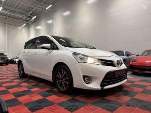 White Toyota Verso 2014 in Vilnius, with an engine capacity of 1.60 L and mileage of 297 thousand km for 5000 €, photo 4 on AUTOMOTO.COM.LV
