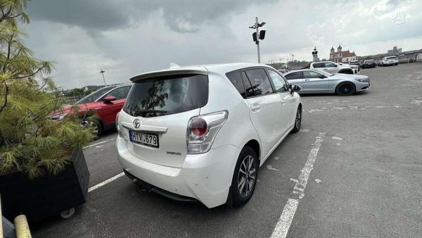 Белый Тойота Версо 2014 в Вильнюс, объемом двигателя 1.60 л и пробегом 353 тыс. км за 5500 €, фото 2 на AUTOMOTO.COM.LV