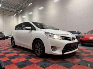 White Toyota Verso 2014 in Vilnius, with an engine capacity of 1.60 L and mileage of 297 thousand km for 4500 €, photo 4 on AUTOMOTO.COM.LV