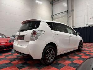 White Toyota Verso 2014 in Vilnius, with an engine capacity of 1.60 L and mileage of 297 thousand km for 4500 €, photo 5 on AUTOMOTO.COM.LV