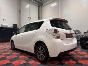 White Toyota Verso 2014 in Vilnius, with an engine capacity of 1.60 L and mileage of 297 thousand km for 4500 €, photo 7 on AUTOMOTO.COM.LV