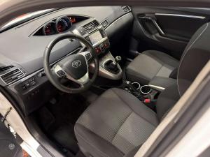 White Toyota Verso 2014 in Vilnius, with an engine capacity of 1.60 L and mileage of 297 thousand km for 4500 €, photo 10 on AUTOMOTO.COM.LV