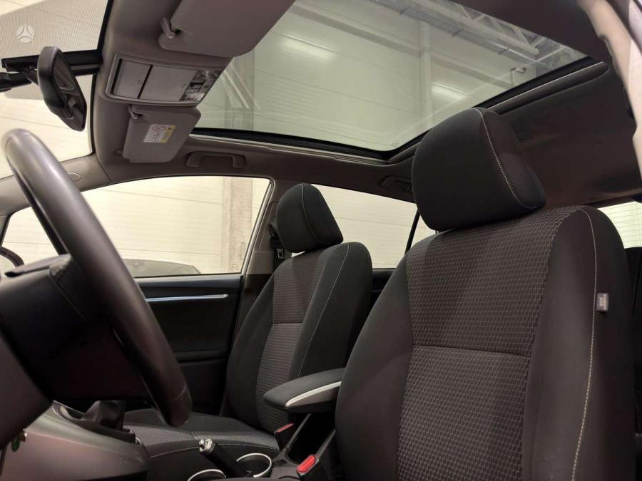 White Toyota Verso 2014 in Vilnius, with an engine capacity of 1.60 L and mileage of 297 thousand km for 4500 €, photo 11 on AUTOMOTO.COM.LV