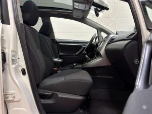 White Toyota Verso 2014 in Vilnius, with an engine capacity of 1.60 L and mileage of 297 thousand km for 4500 €, photo 14 on AUTOMOTO.COM.LV