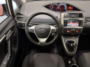 White Toyota Verso 2014 in Vilnius, with an engine capacity of 1.60 L and mileage of 297 thousand km for 4500 €, photo 17 on AUTOMOTO.COM.LV