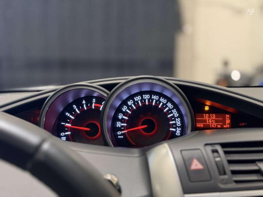 White Toyota Verso 2014 in Vilnius, with an engine capacity of 1.60 L and mileage of 297 thousand km for 4500 €, photo 20 on AUTOMOTO.COM.LV