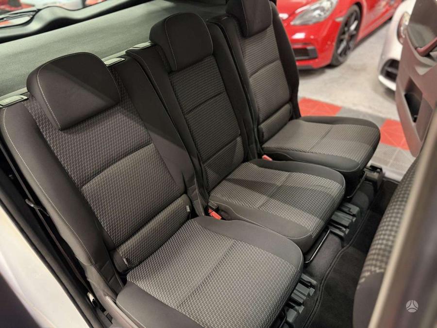 White Toyota Verso 2014 in Vilnius, with an engine capacity of 1.60 L and mileage of 297 thousand km for 4500 €, photo 27 on AUTOMOTO.COM.LV