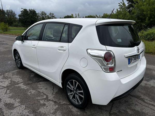 Balts Toyota Verso 2014 Panevēža, ar dzinēja tilpumu 1.60 L un nobraukumu 280 tūkst. km par 4900 €, foto 5 vietnē AUTOMOTO.COM.LV