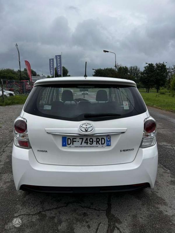 Balts Toyota Verso 2014 Panevēža, ar dzinēja tilpumu 1.60 L un nobraukumu 280 tūkst. km par 4900 €, foto 6 vietnē AUTOMOTO.COM.LV