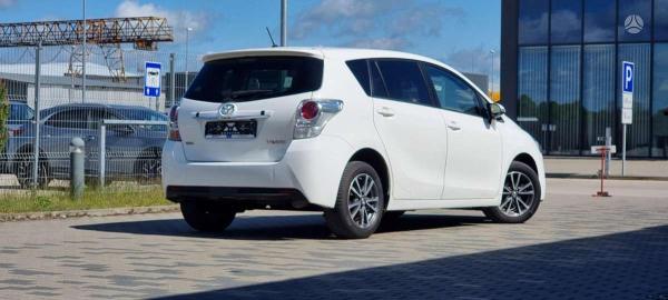 White Toyota Verso 2014 in Siauliai, with an engine capacity of 1.60 L and mileage of 228 thousand km for 5200 €, photo 4 on AUTOMOTO.COM.LV