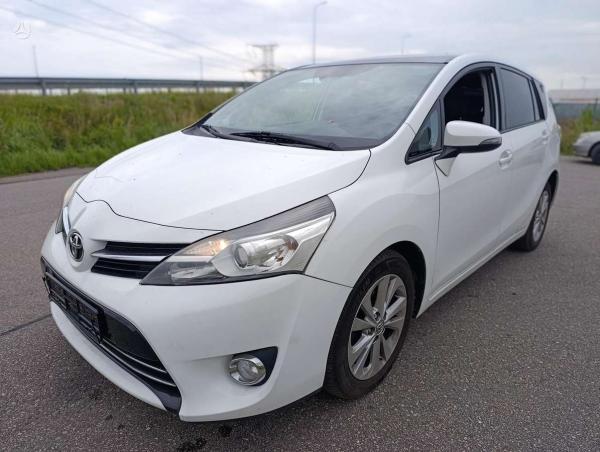 White Toyota Verso 2014 in Marijampole, with an engine capacity of 1.60 L and mileage of 176 thousand km for 4450 €, photo 1 on AUTOMOTO.COM.LV