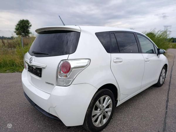 White Toyota Verso 2014 in Marijampole, with an engine capacity of 1.60 L and mileage of 176 thousand km for 4450 €, photo 2 on AUTOMOTO.COM.LV