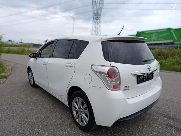 White Toyota Verso 2014 in Marijampole, with an engine capacity of 1.60 L and mileage of 176 thousand km for 4450 €, photo 3 on AUTOMOTO.COM.LV