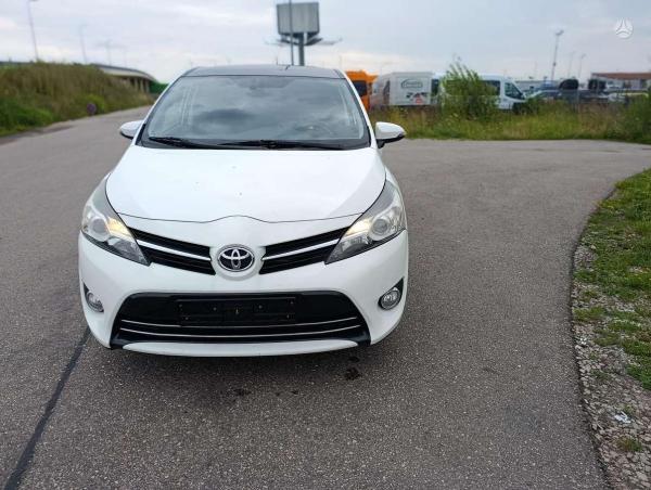 White Toyota Verso 2014 in Marijampole, with an engine capacity of 1.60 L and mileage of 176 thousand km for 4450 €, photo 9 on AUTOMOTO.COM.LV