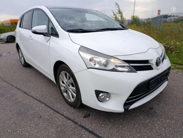 White Toyota Verso 2014 in Marijampole, with an engine capacity of 1.60 L and mileage of 176 thousand km for 4450 €, photo 10 on AUTOMOTO.COM.LV