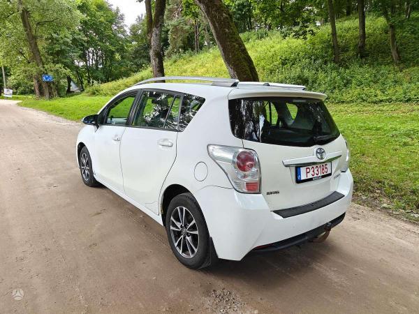 Balts Toyota Verso 2014 Viļņa, ar dzinēja tilpumu 1.60 L un nobraukumu 362 tūkst. km par 3950 €, foto 4 vietnē AUTOMOTO.COM.LV