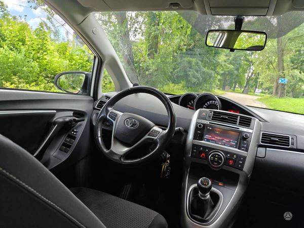 Balts Toyota Verso 2014 Viļņa, ar dzinēja tilpumu 1.60 L un nobraukumu 362 tūkst. km par 3950 €, foto 6 vietnē AUTOMOTO.COM.LV
