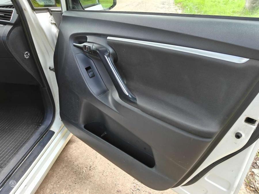 Белый Тойота Версо 2014 в Вильнюс, объемом двигателя 1.60 л и пробегом 362 тыс. км за 3950 €, фото 16 на AUTOMOTO.COM.LV