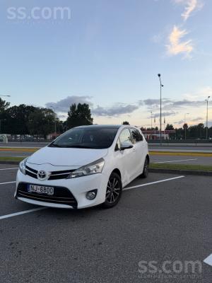Balts Toyota Verso 2014 Rīga, ar dzinēja tilpumu 1.60 L un nobraukumu 211 tūkst. km par 4450 €, foto  vietnē AUTOMOTO.COM.LV