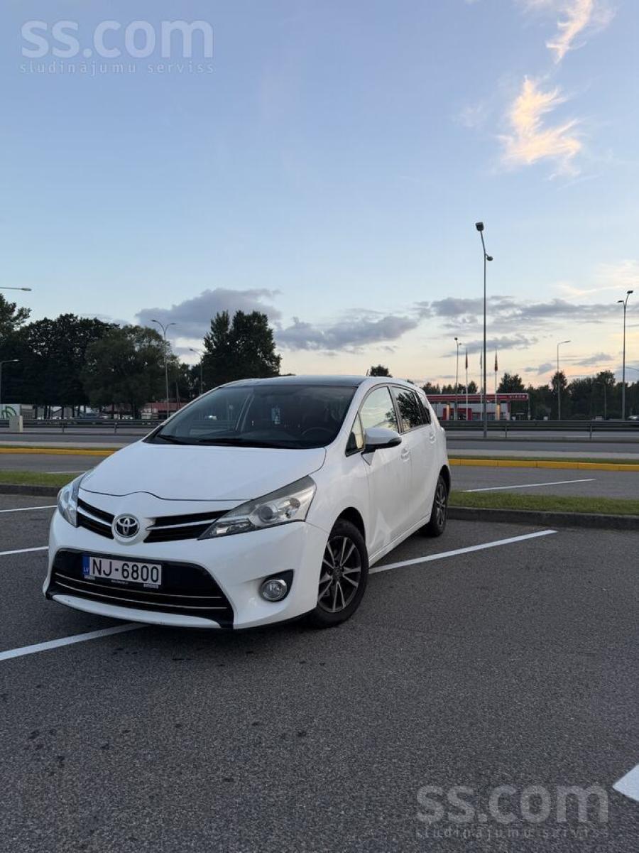 White Toyota Verso 2014 in Riga, with an engine capacity of 1.60 L and mileage of 211 thousand km for 4450 €, photo 1 on AUTOMOTO.COM.LV