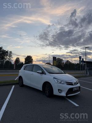 White Toyota Verso 2014 in Riga, with an engine capacity of 1.60 L and mileage of 211 thousand km for 4450 €, photo 3 on AUTOMOTO.COM.LV