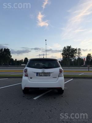 White Toyota Verso 2014 in Riga, with an engine capacity of 1.60 L and mileage of 211 thousand km for 4450 €, photo 7 on AUTOMOTO.COM.LV