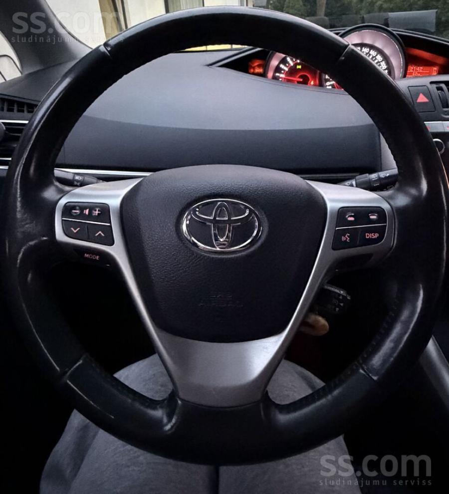 White Toyota Verso 2014 in Riga, with an engine capacity of 1.60 L and mileage of 211 thousand km for 4450 €, photo 12 on AUTOMOTO.COM.LV