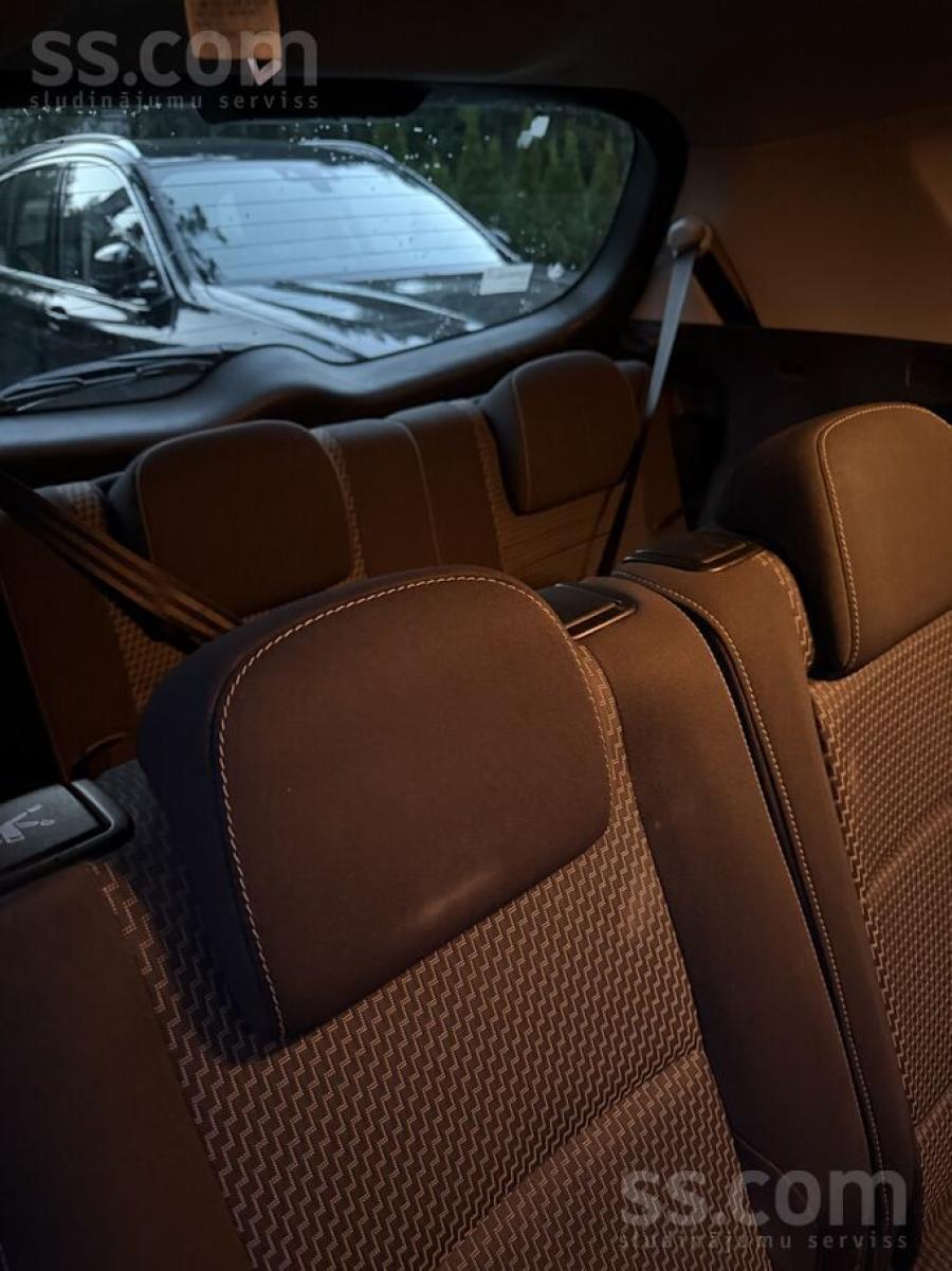White Toyota Verso 2014 in Riga, with an engine capacity of 1.60 L and mileage of 211 thousand km for 4450 €, photo 17 on AUTOMOTO.COM.LV