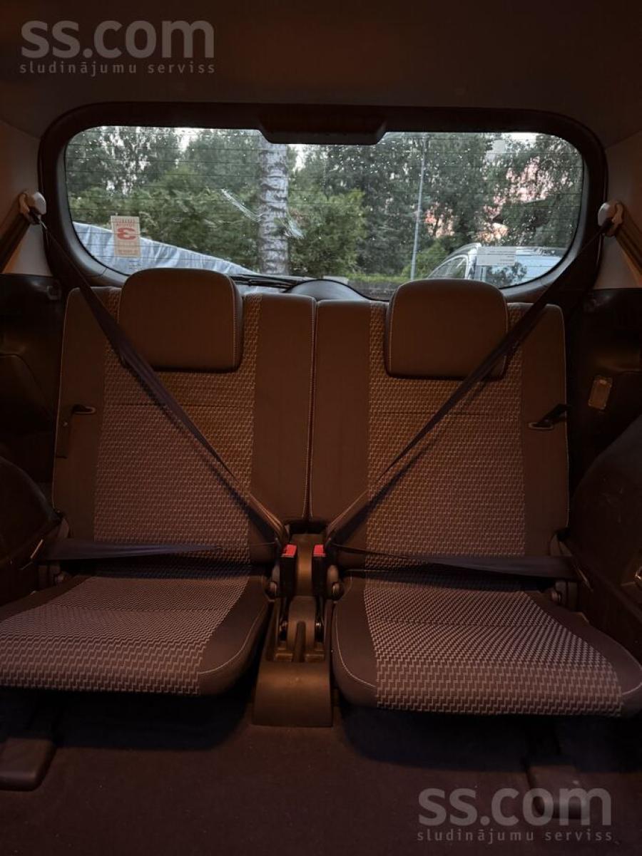 White Toyota Verso 2014 in Riga, with an engine capacity of 1.60 L and mileage of 211 thousand km for 4450 €, photo 19 on AUTOMOTO.COM.LV