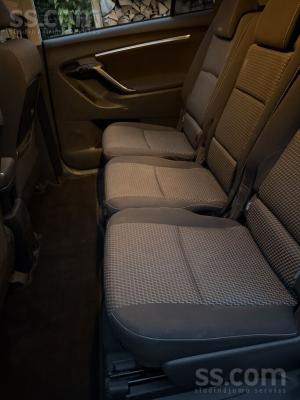 White Toyota Verso 2014 in Riga, with an engine capacity of 1.60 L and mileage of 211 thousand km for 4450 €, photo 21 on AUTOMOTO.COM.LV