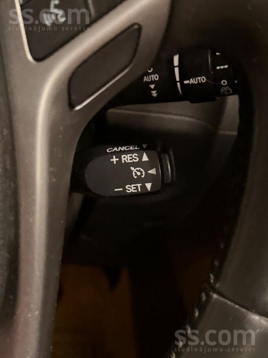 White Toyota Verso 2014 in Riga, with an engine capacity of 1.60 L and mileage of 211 thousand km for 4450 €, photo 26 on AUTOMOTO.COM.LV
