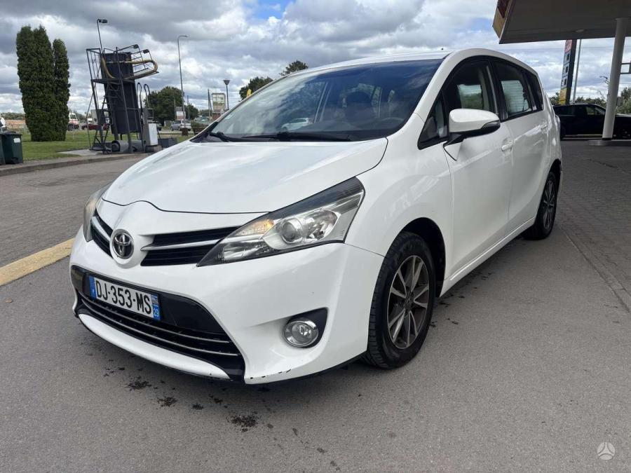 Balts Toyota Verso 2014 Tauragė, ar dzinēja tilpumu 1.60 L un nobraukumu 230 tūkst. km par 3900 €, foto 1 vietnē AUTOMOTO.COM.LV