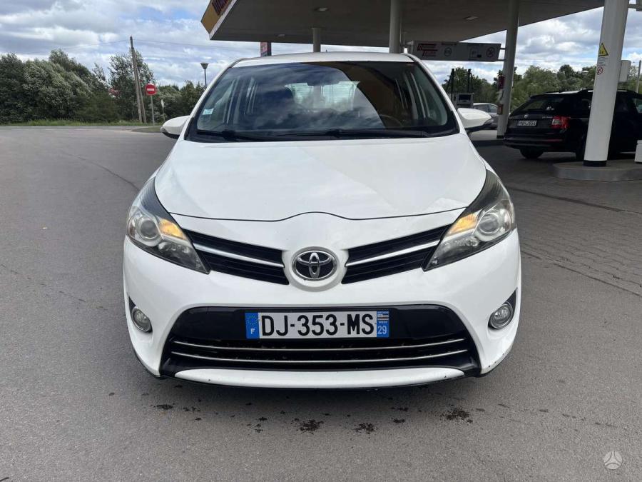 Balts Toyota Verso 2014 Tauragė, ar dzinēja tilpumu 1.60 L un nobraukumu 230 tūkst. km par 3900 €, foto 3 vietnē AUTOMOTO.COM.LV