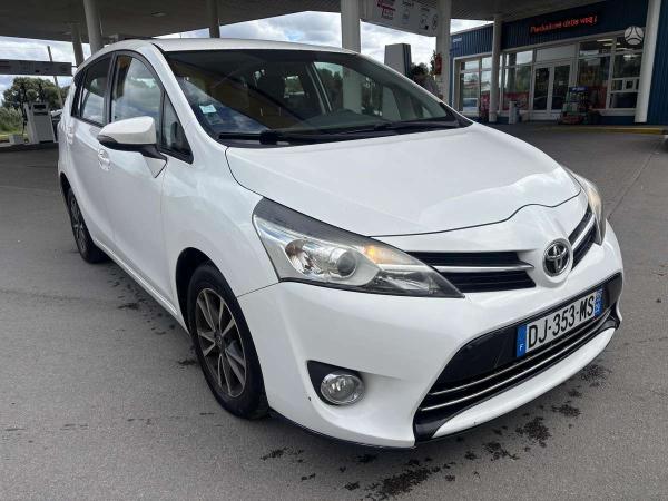 Balts Toyota Verso 2014 Tauragė, ar dzinēja tilpumu 1.60 L un nobraukumu 230 tūkst. km par 3900 €, foto 3 vietnē AUTOMOTO.COM.LV