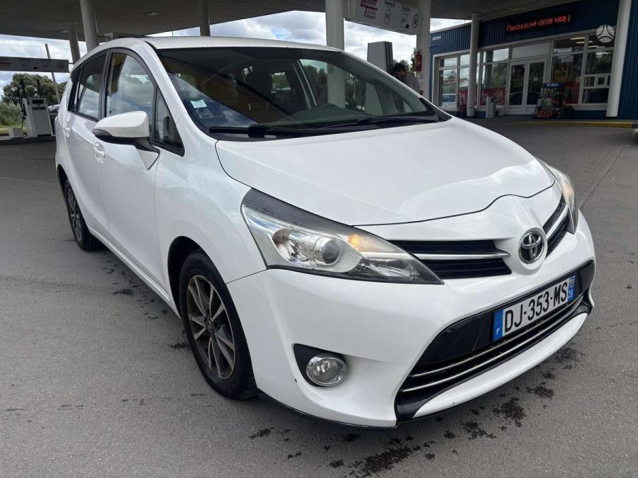 Balts Toyota Verso 2014 Tauragė, ar dzinēja tilpumu 1.60 L un nobraukumu 230 tūkst. km par 3900 €, foto 4 vietnē AUTOMOTO.COM.LV