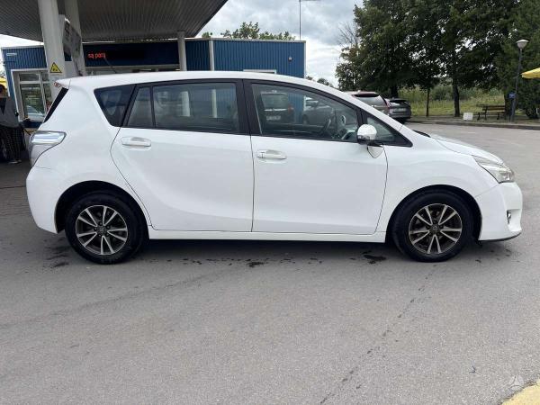 Balts Toyota Verso 2014 Tauragė, ar dzinēja tilpumu 1.60 L un nobraukumu 230 tūkst. km par 3900 €, foto 6 vietnē AUTOMOTO.COM.LV