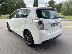 Balts Toyota Verso 2014 Tauragė, ar dzinēja tilpumu 1.60 L un nobraukumu 230 tūkst. km par 3900 €, foto 8 vietnē AUTOMOTO.COM.LV