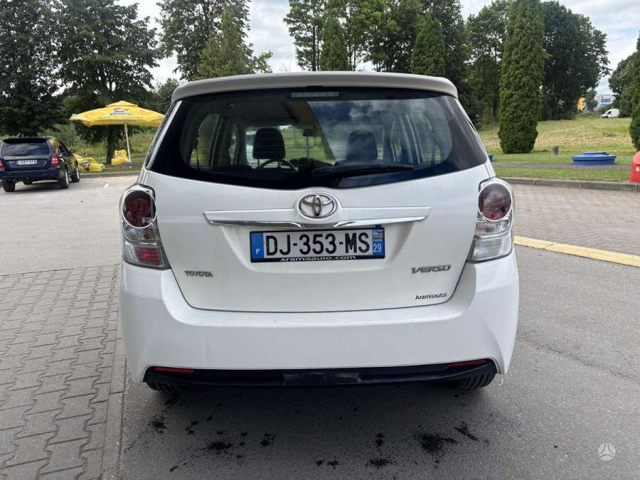 Balts Toyota Verso 2014 Tauragė, ar dzinēja tilpumu 1.60 L un nobraukumu 230 tūkst. km par 3900 €, foto 9 vietnē AUTOMOTO.COM.LV